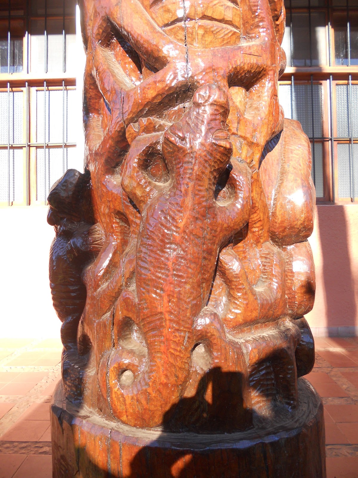 Mitos y leyendas chiquitanas: EL JICHI DEL ÁRBOL