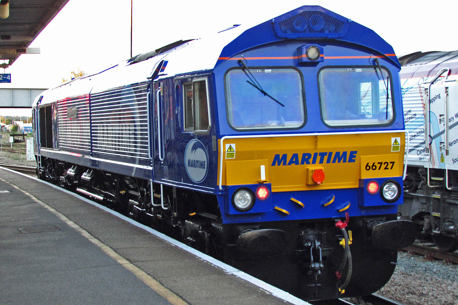47s and other Classic Power at Southampton: 66727 goes Maritime ...