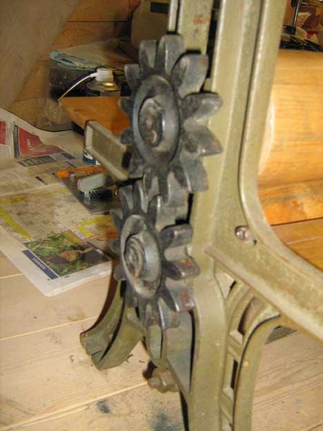 Kerstin's extras: The innards of one table-top mangle