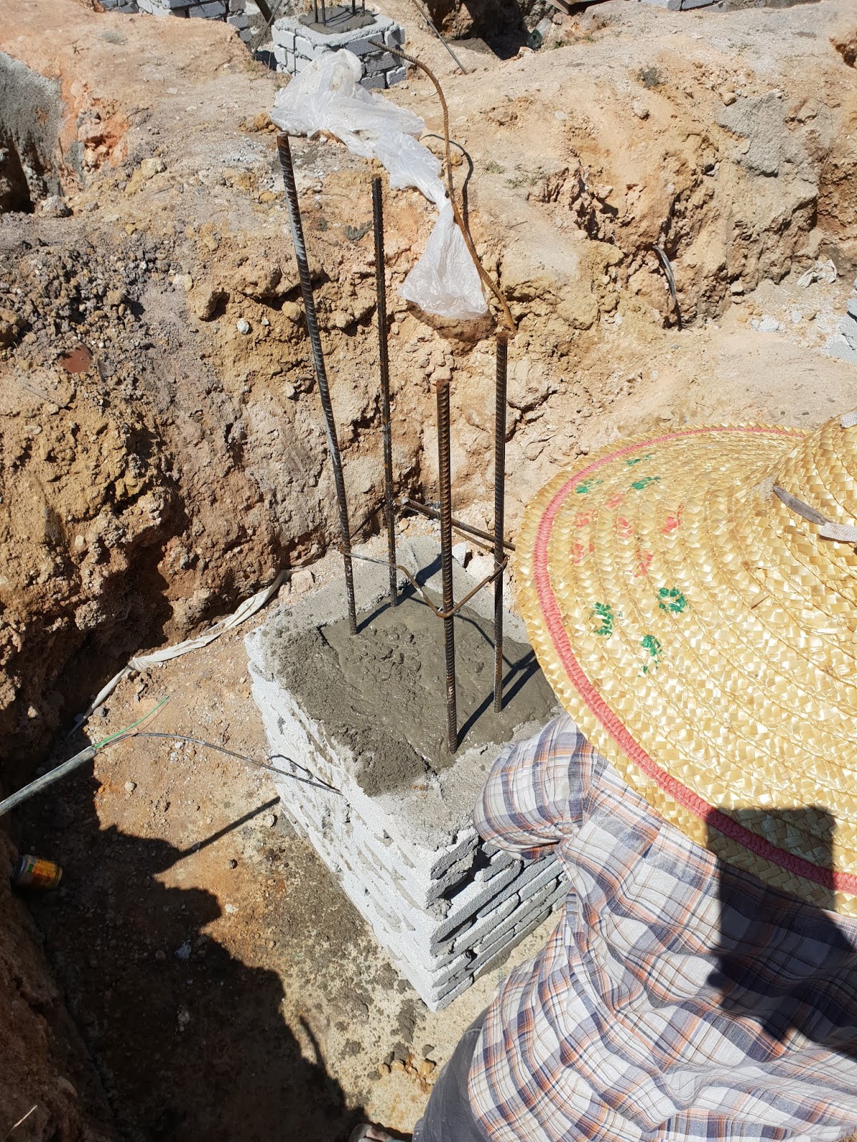 Pengalaman Membina Banglo Sendiri: Konkrit Footing dan Kambus Lubang