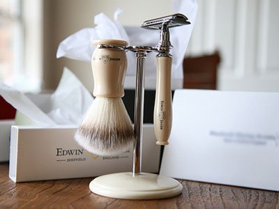 La Pipa Incuneata: I rasoi Edwin Jagger e la splendida edizione Kelvin.