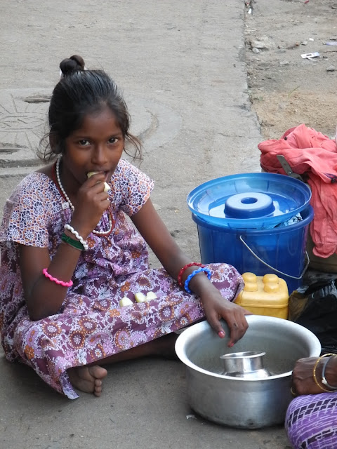 EW: ENFANTS DE LA RUE / STREET KIDS