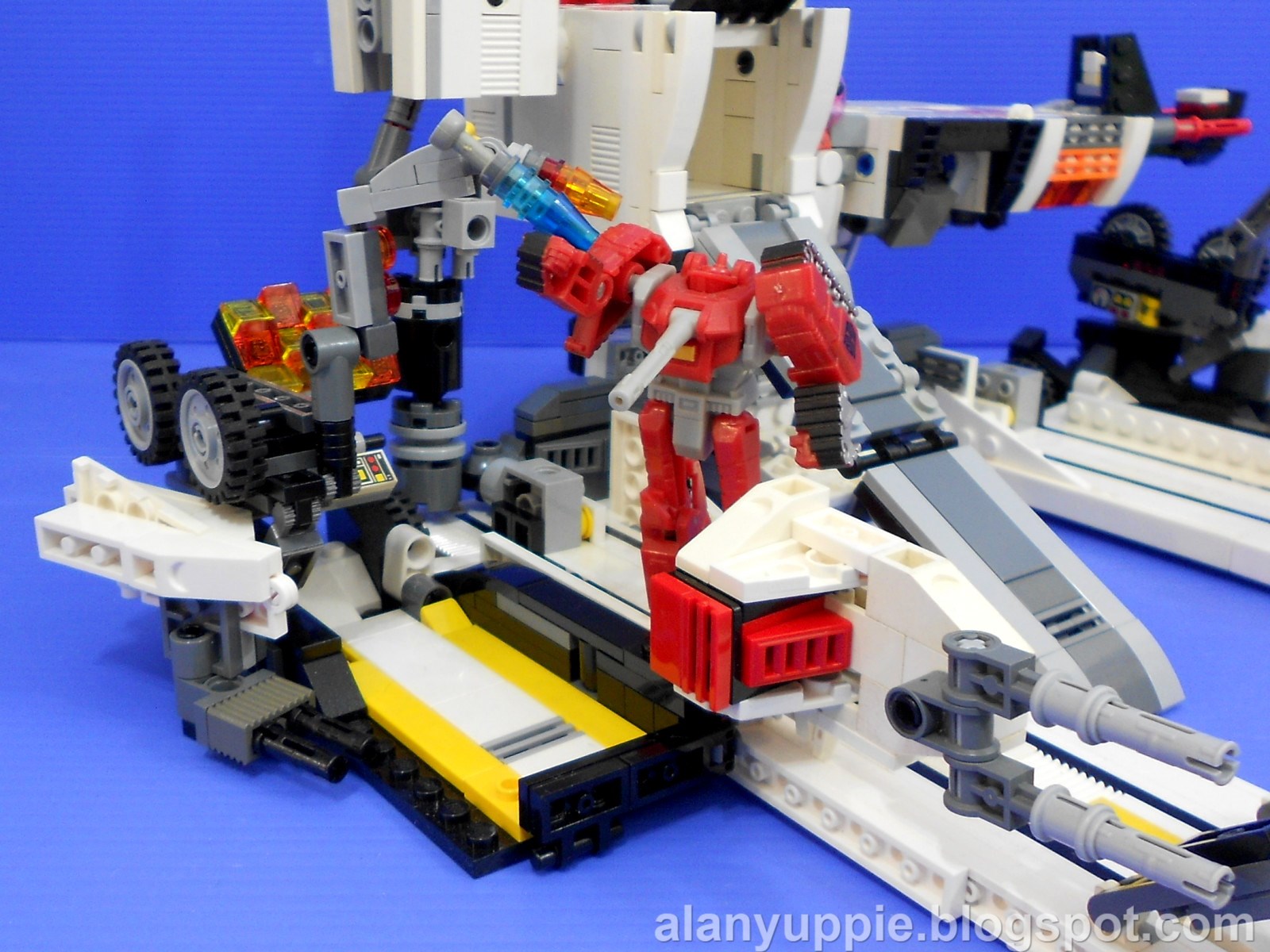 Alanyuppie's LEGO Transformers: LEGO Metroplex: Part 3 of 3: Base Mode
