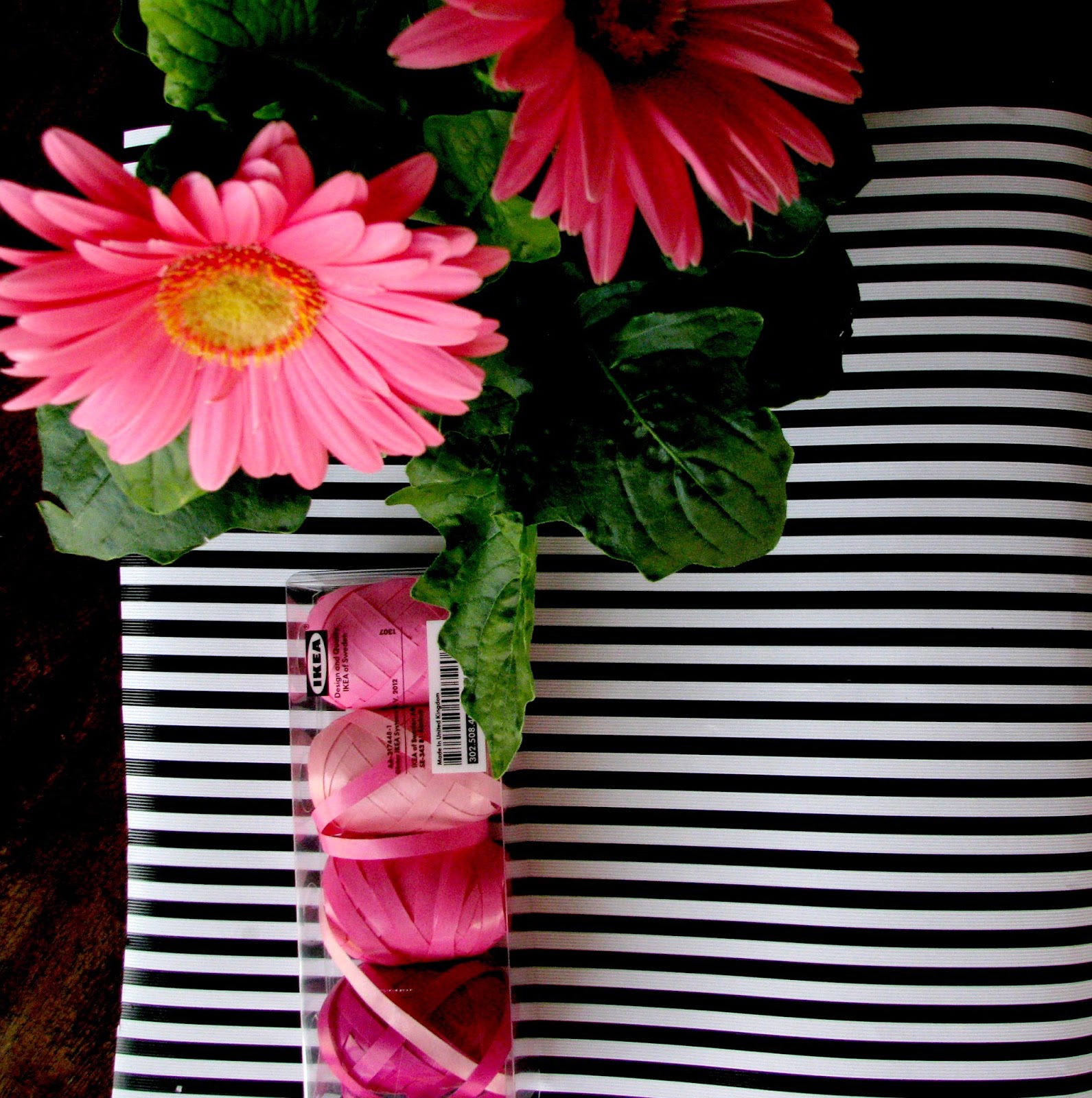 How to Wrap a Plant with Wrapping Paper - Life Love Larson