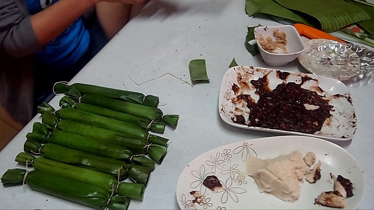 LUWEEH KITCHEN : Suman Moron ( with Chocolate )