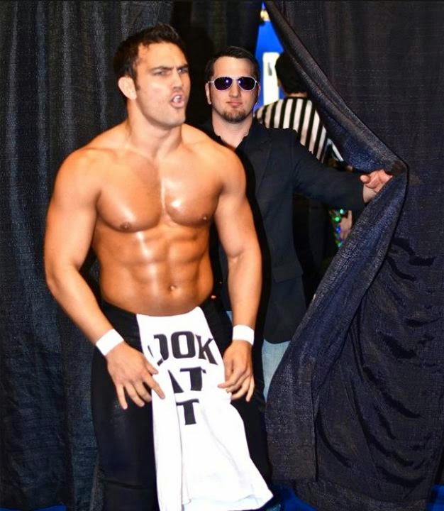 Wrestling-Gay-Chile: David Starr (L) Muscular