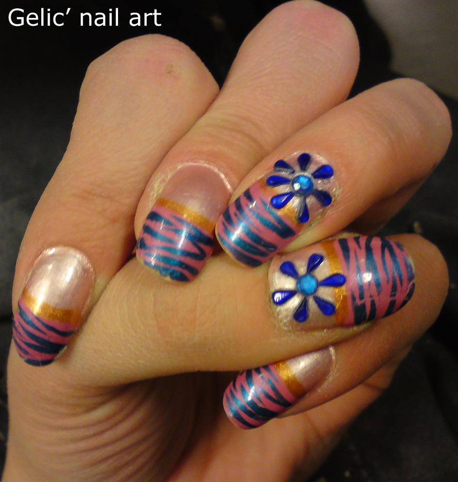 Gelic' nail art: Tear drop rhinestone flower nail art