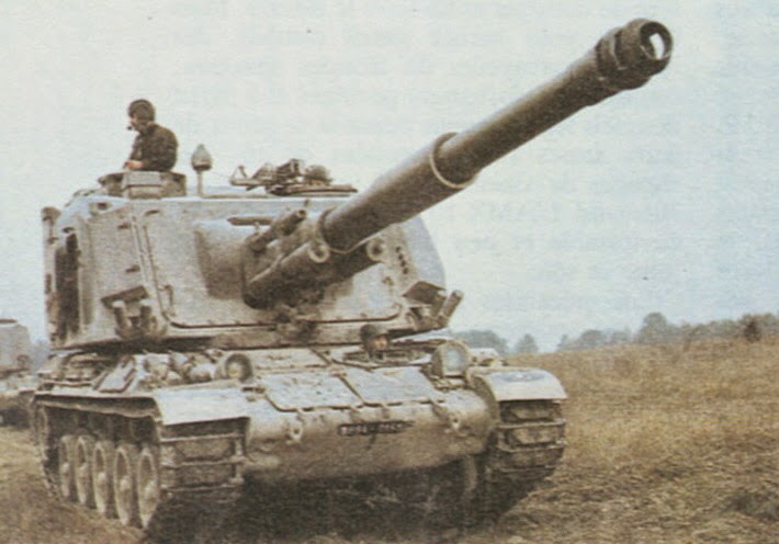 Le canon automoteur 155 mm Au. F1 (châssis AMX 30).