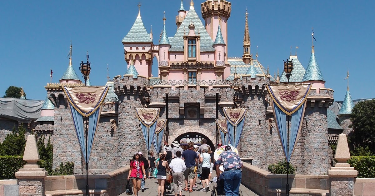 Historical Triumphs and Disasters: Disneyland's first day, 1955