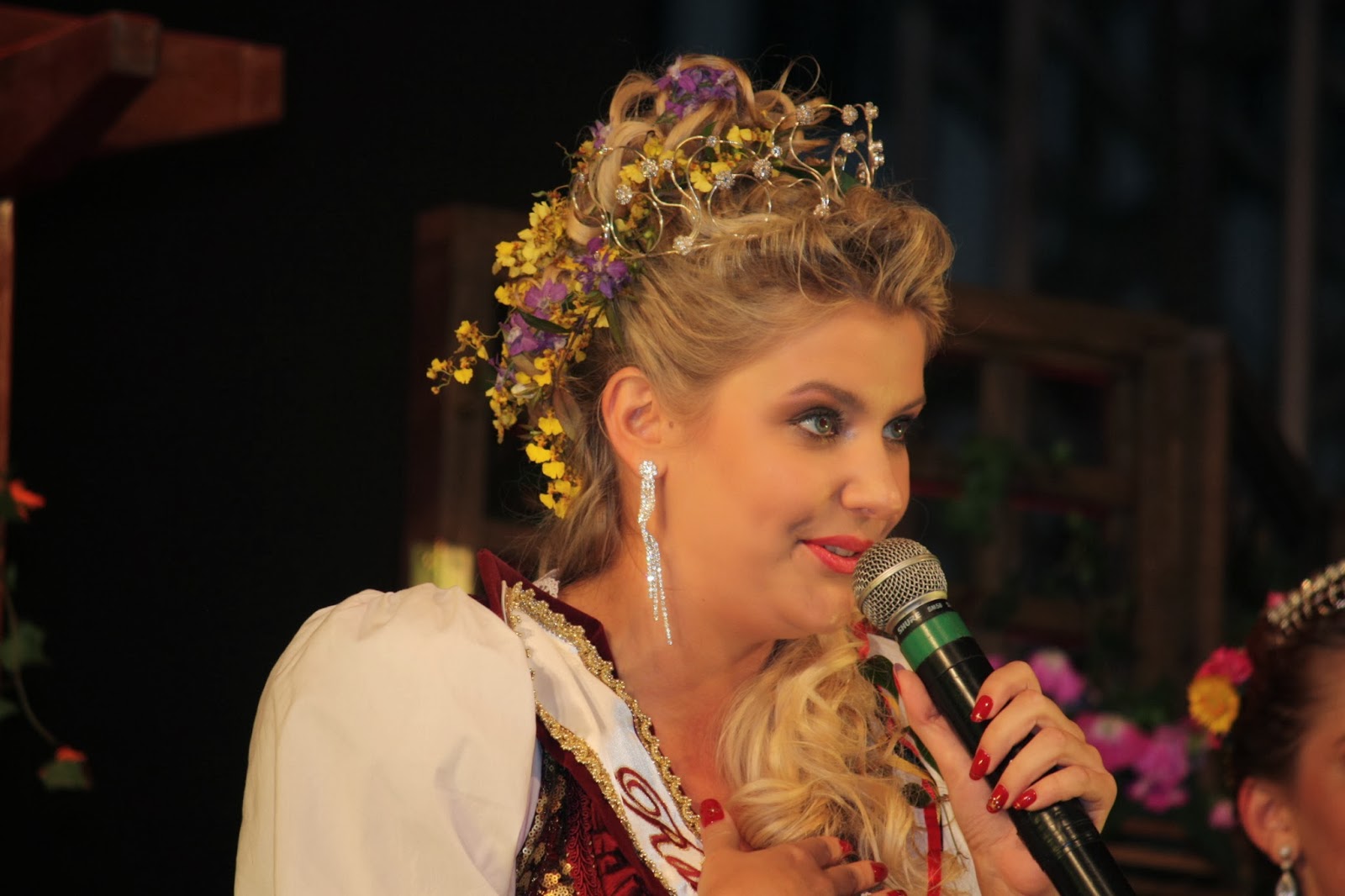 Duna Paparazzi : Sheila Ewald é eleita Rainha da 31ª Oktoberfest 2014