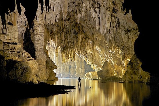 Un Mundo en Paz: cuevas acuáticas
