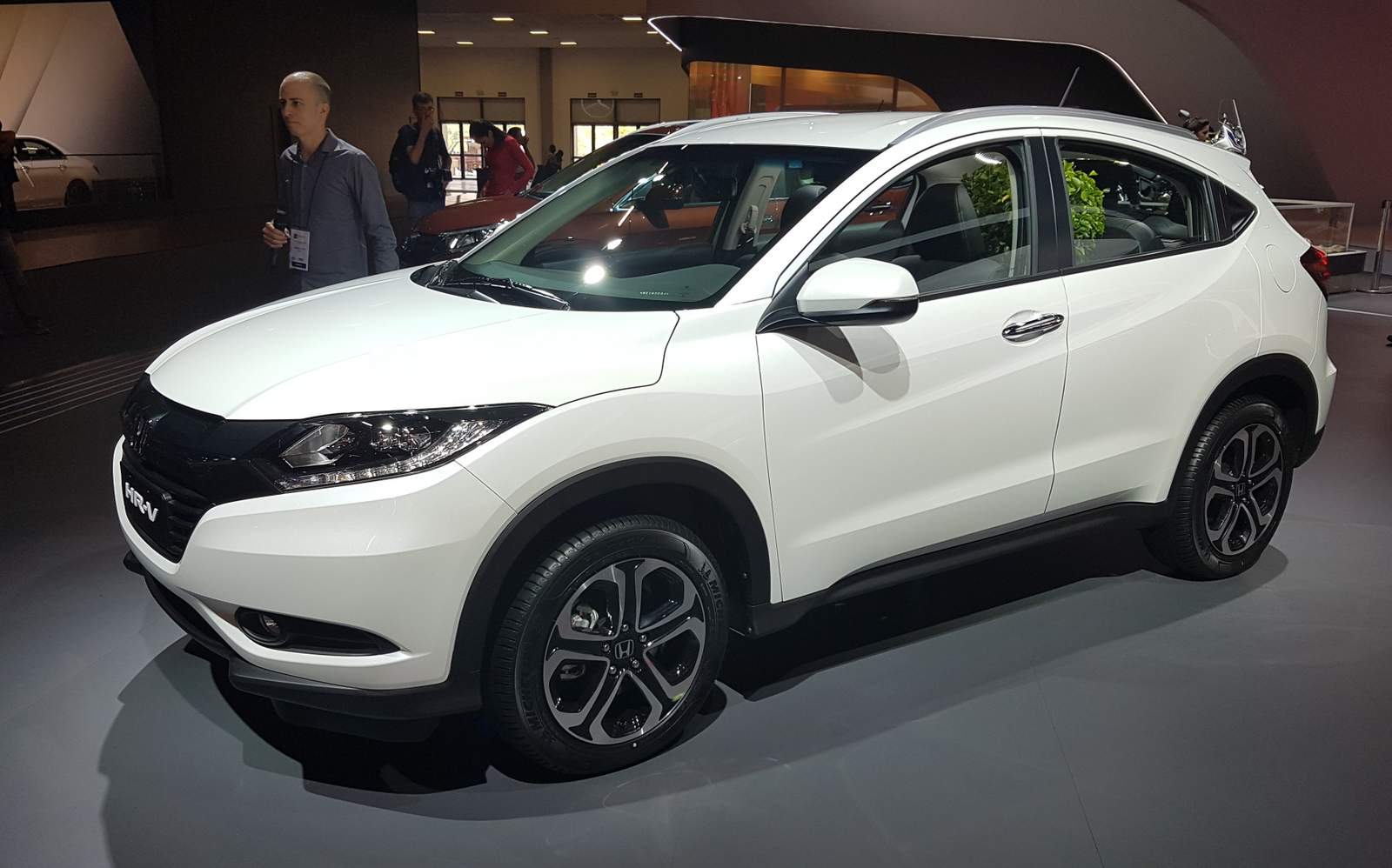 Honda HR-V ganha versão Touring e fica acima da EXL