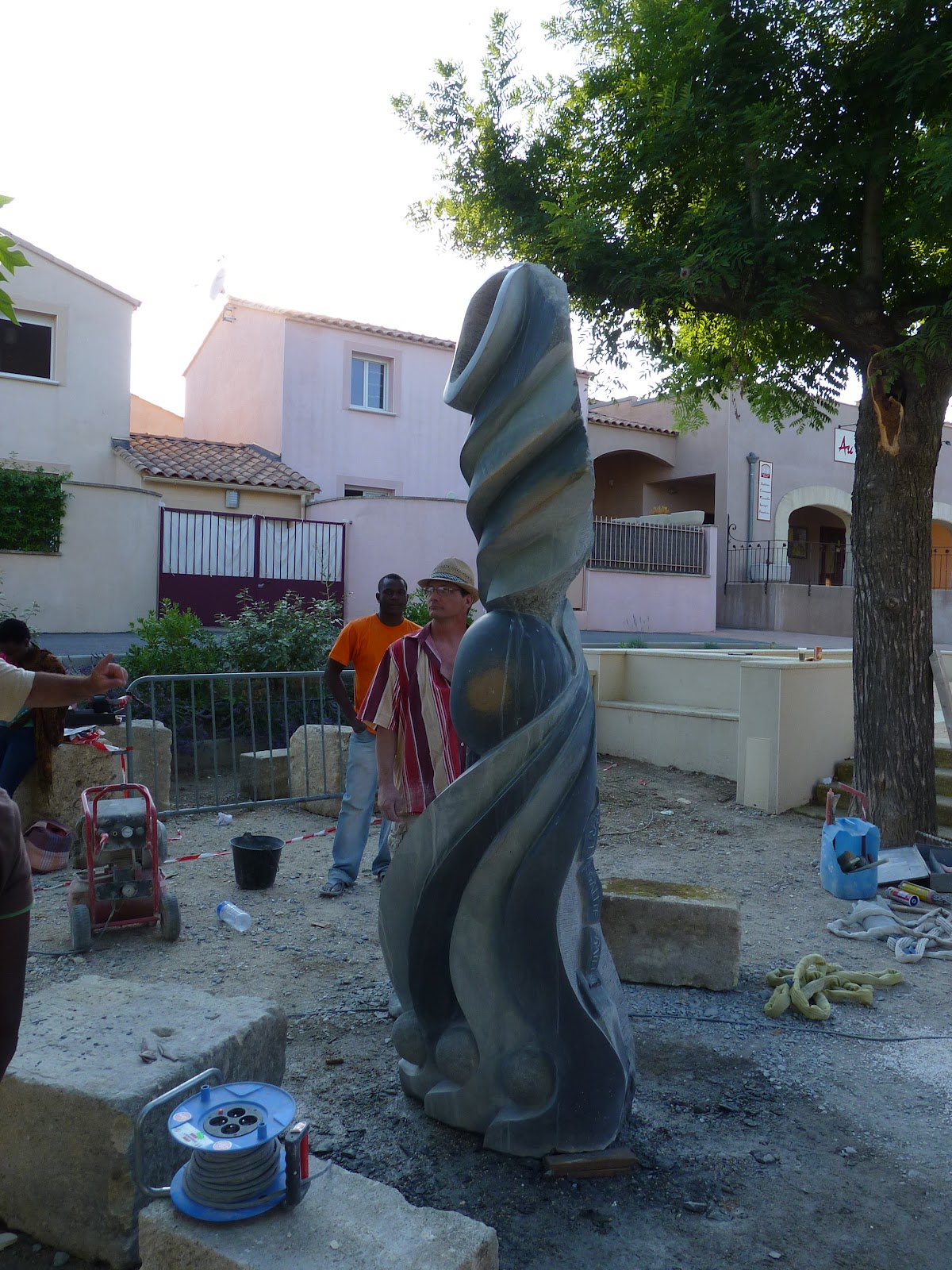 Jean-Pierre Thein: Sculpture sur la démocratie à JUNAS