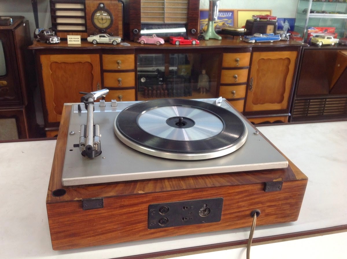 Som e Cia.: Toca-discos Amplificado Philips 460