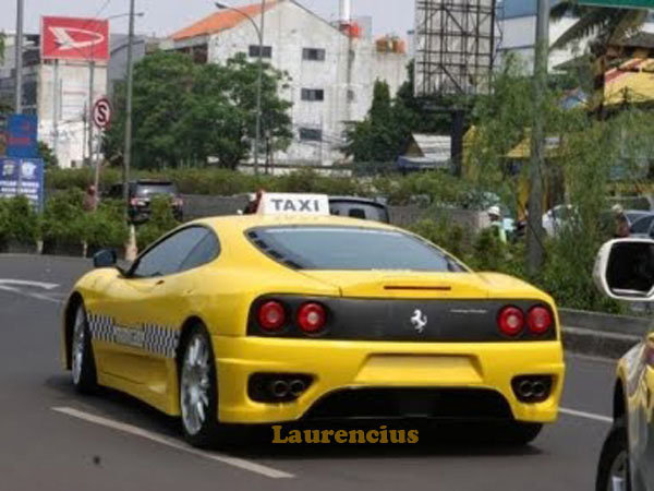 Foto Taksi Ferrari dan Porsche MM Cab di Jakarta - Laurencius