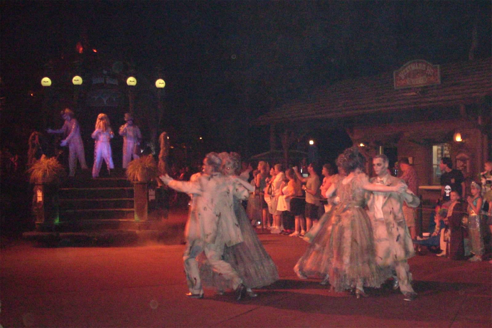Disney at Heart: Boo to You Parade at MNSSHP