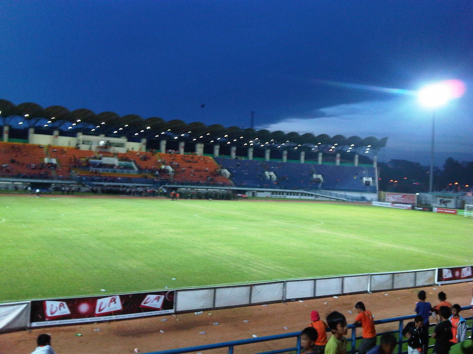 Seputar Sepakbola Indonesia: Sekilas Tentang Stadion Segiri Samarinda
