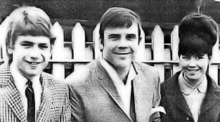 2013-10-14 Efemerides Musicale: Justin Hayward - Moody Blues Attitude