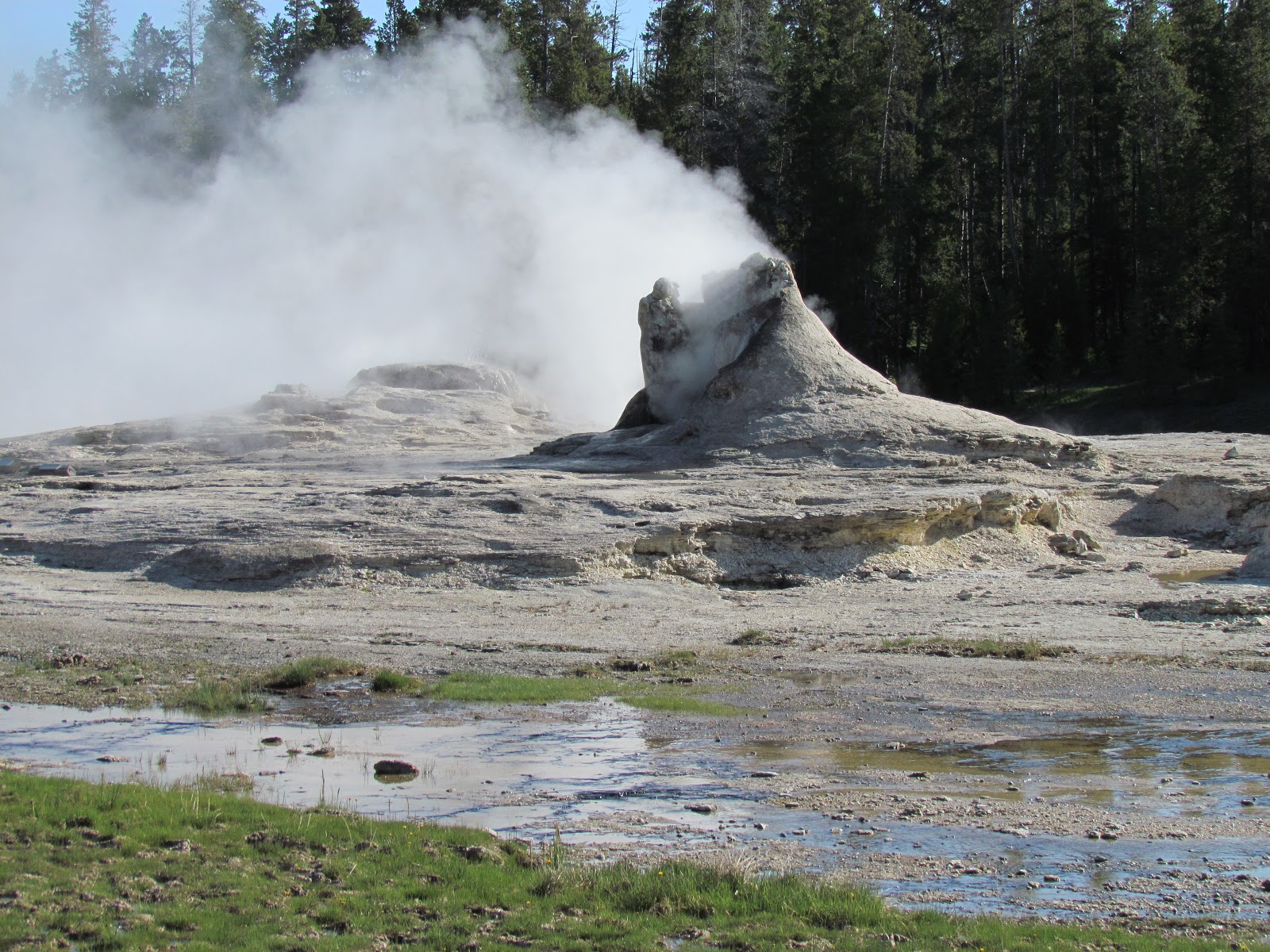 The Wolff's Tale: Morning Geysers - Giant to Riverside