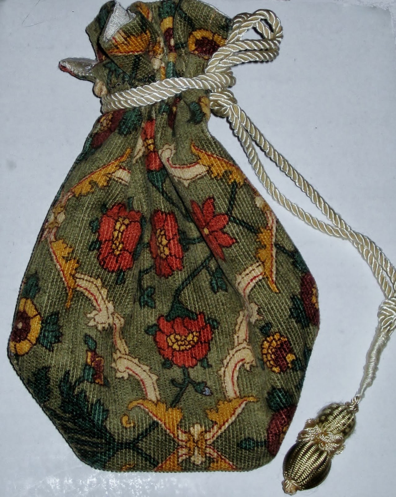 TheElegantArtist: DIY: Reversible Pirate & the Princess Pouch!