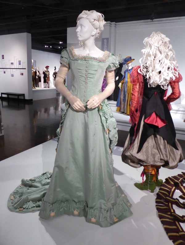 Hollywood Movie Costumes and Props: Alice Through the Looking Glass ...