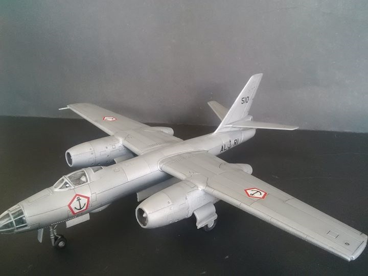 AIRPLANE SCALE MODELKIT: Ilyushin Il-28 Beagle