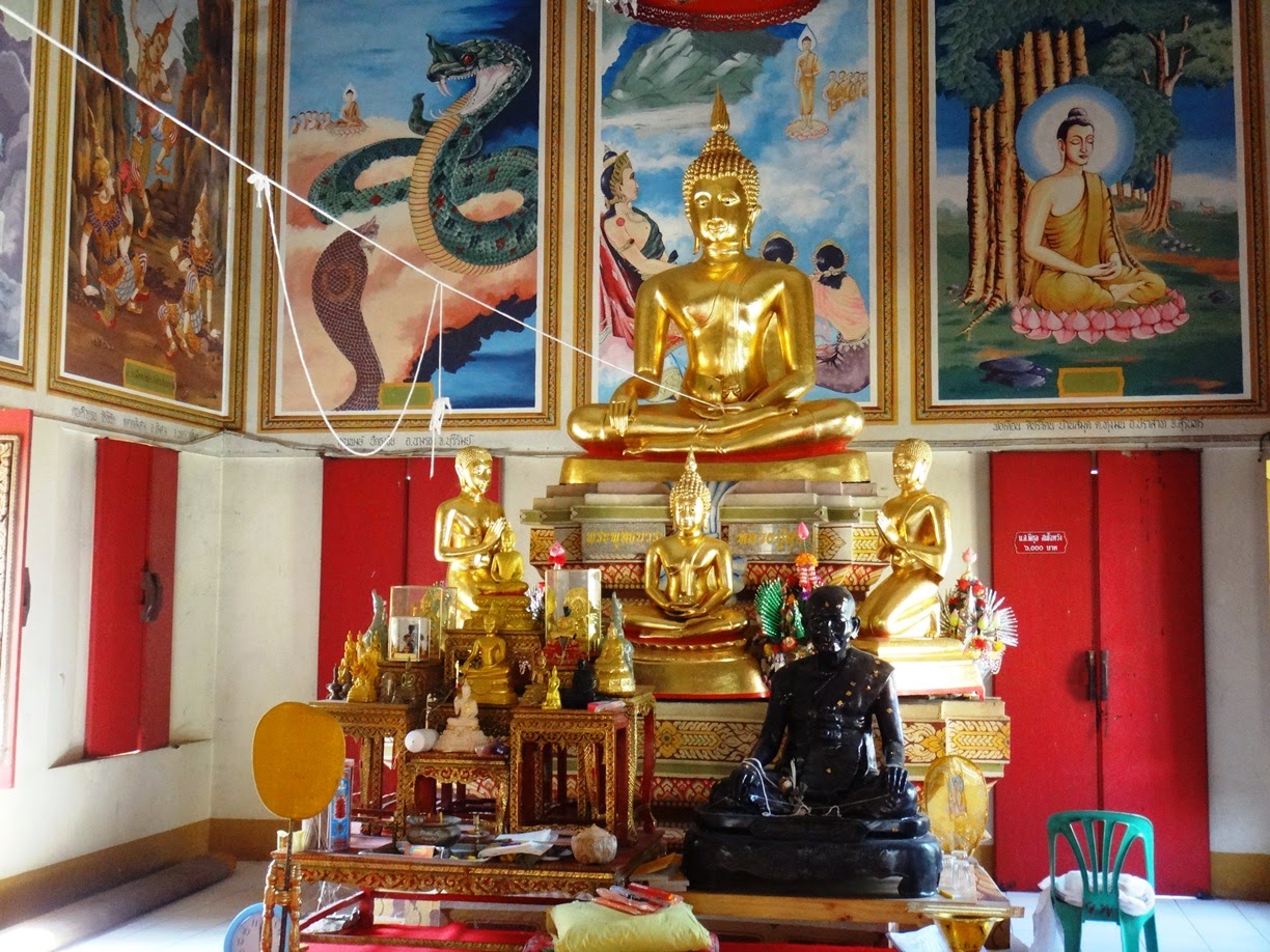 Temples In Thailand: Surin - Wat Phetchaburi - LP Hong