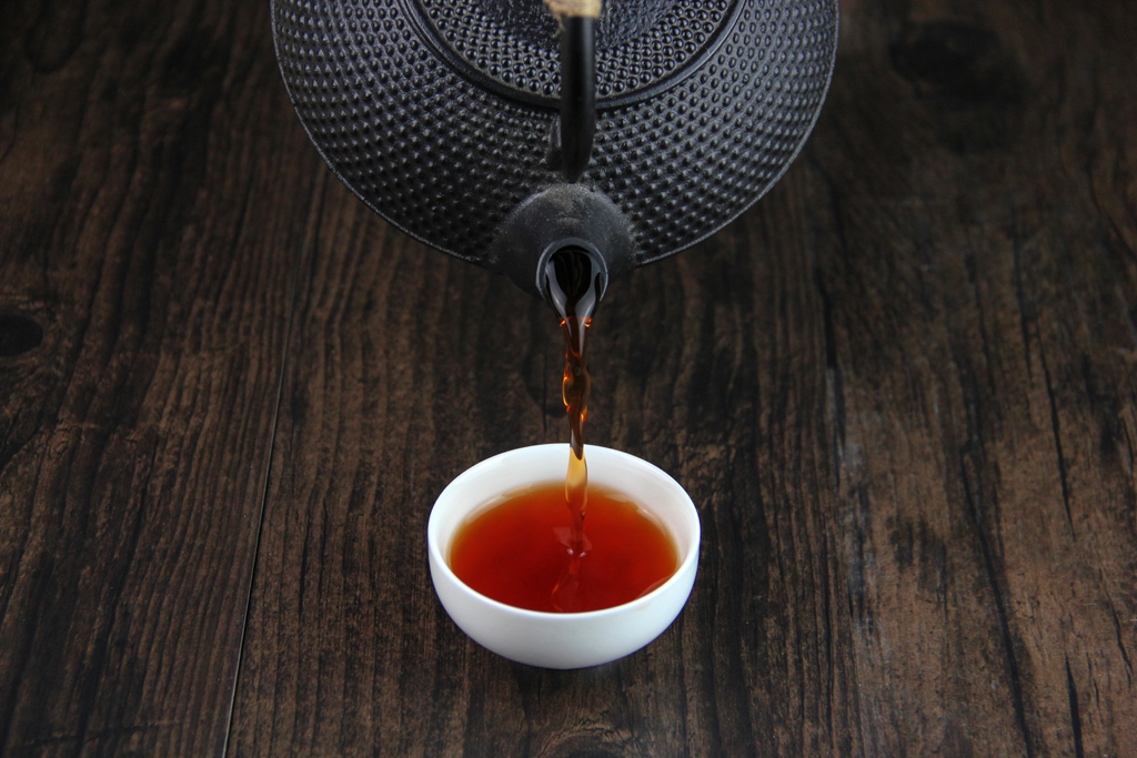 Coral Qiu Tea: Aging process, appreciate the puer tea slowly getting old