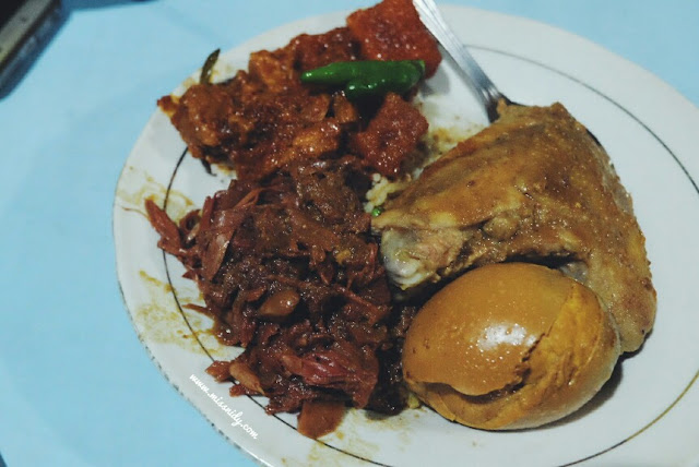 Gudeg Pawon: Sensasi Makan Gudeg di Dapur
