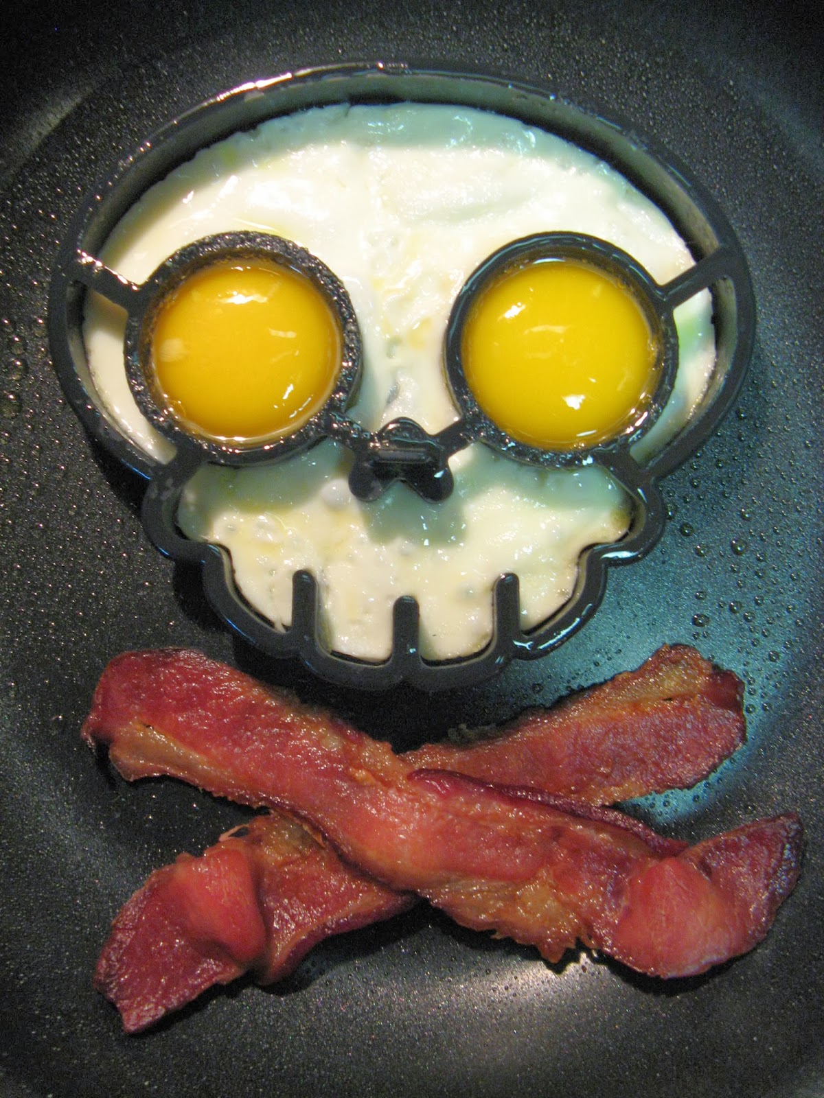 FALIA REVIEWS: Falia's Fall Recipe: French Toast Ghosts