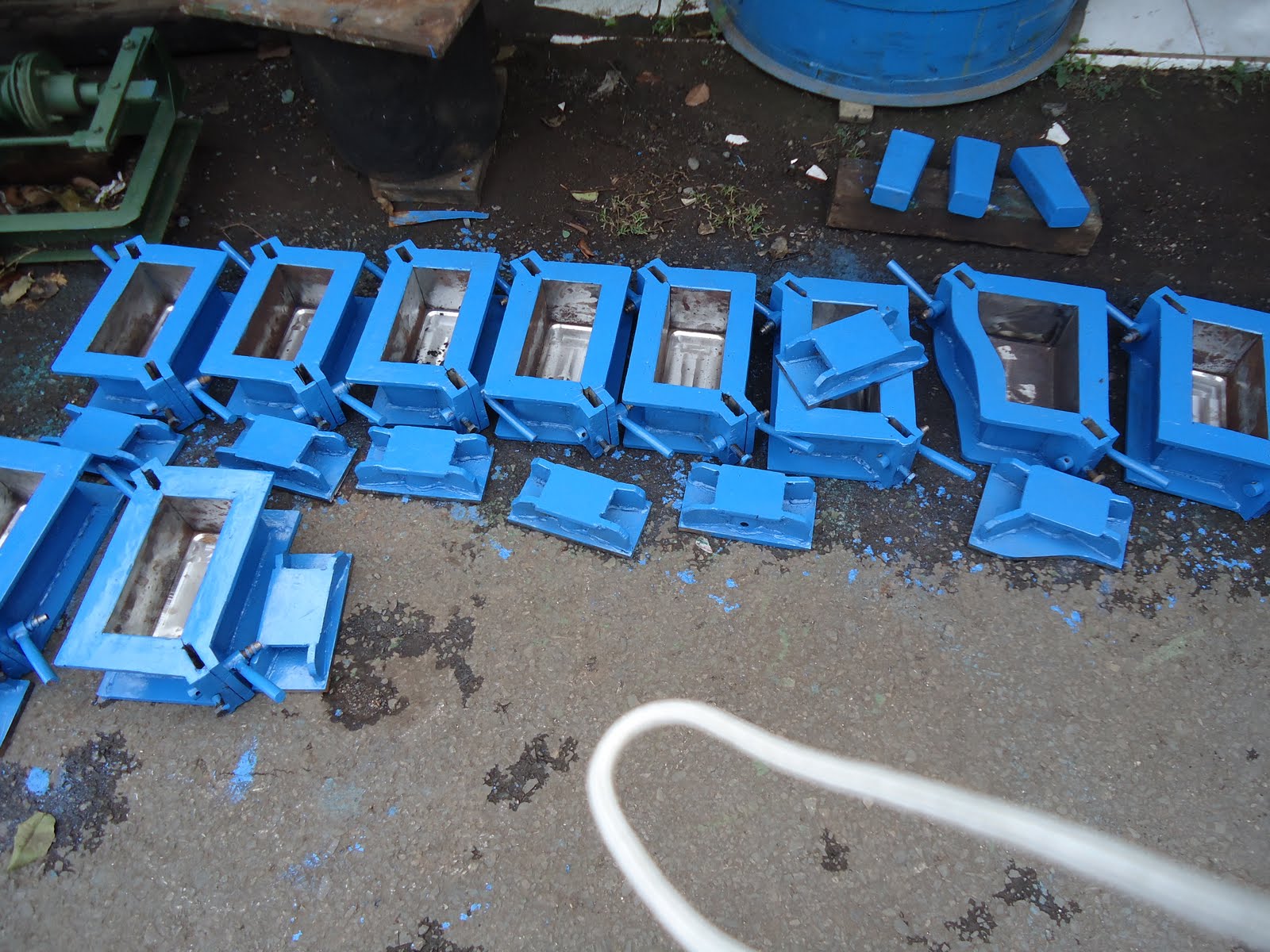 BENGKEL PUTRA MANDIRI: Alat Cetak Batako, Batako Tela