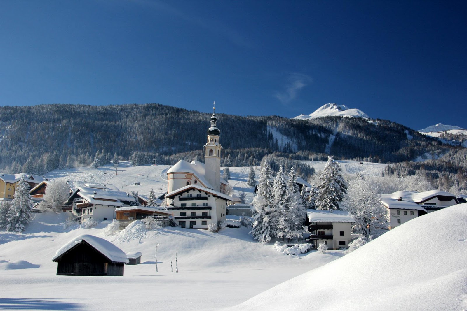 De Zugspitzarena in Tirol: Foto's van een prachtige winterdag in Lermoos
