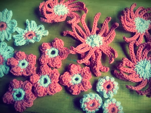 Bunga-Bunga Rajutan di Bulan Februari - She Nisa