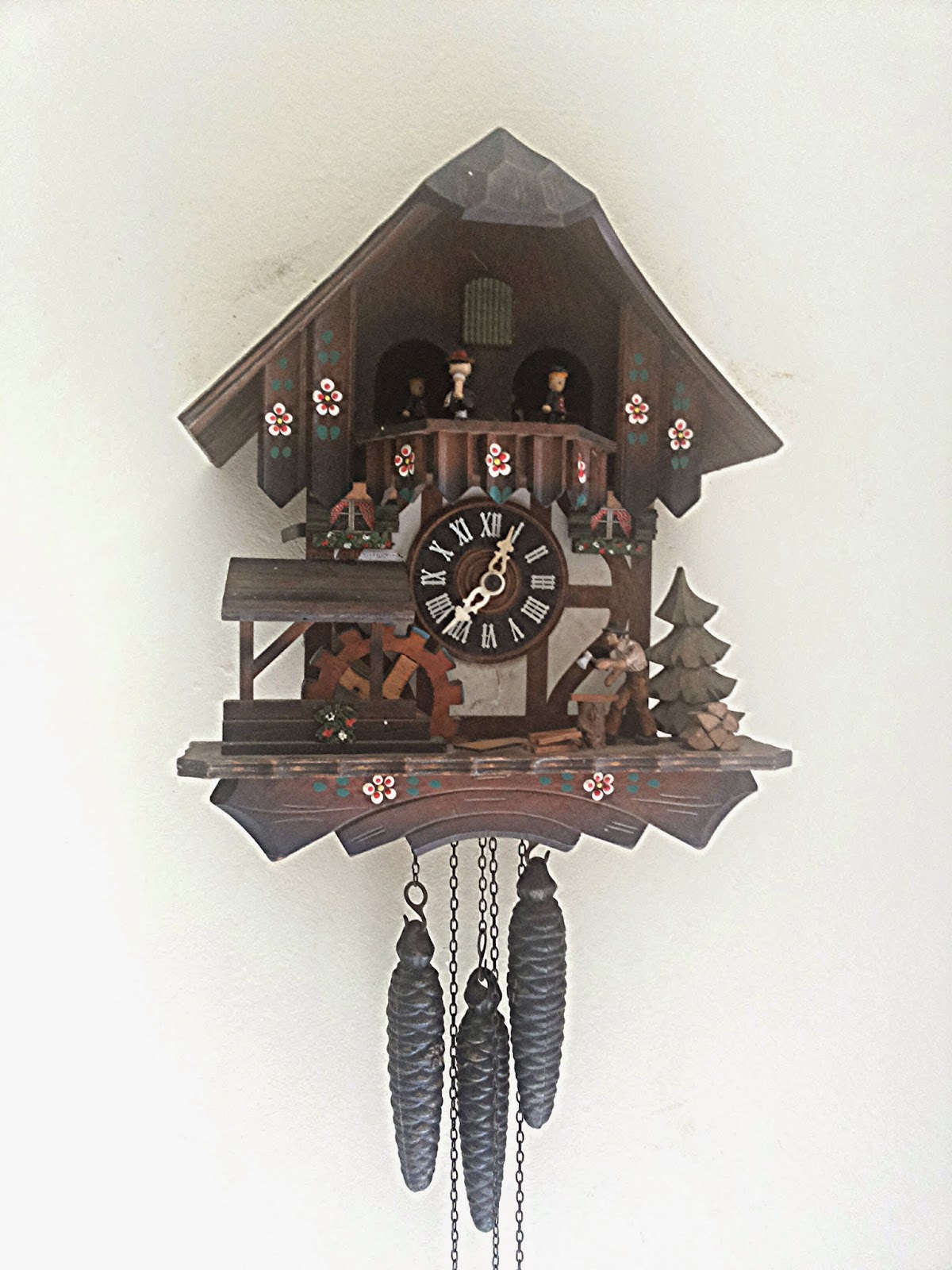 ANTIQUE RECOLLECTION : Jam Kikuk model chalet bandul tiga | Cuckoo ...