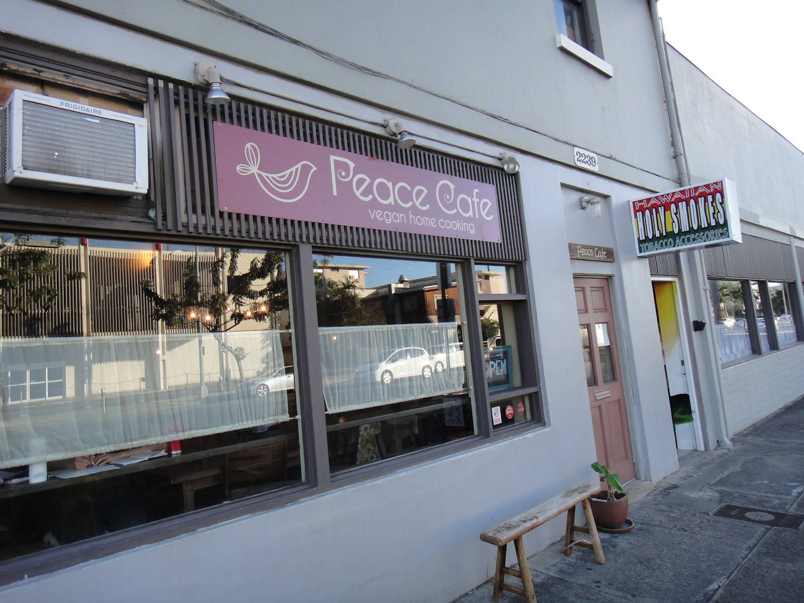 The Healthy Vegans: Peace Cafe: Honolulu, Hawaii always has one Oil ...