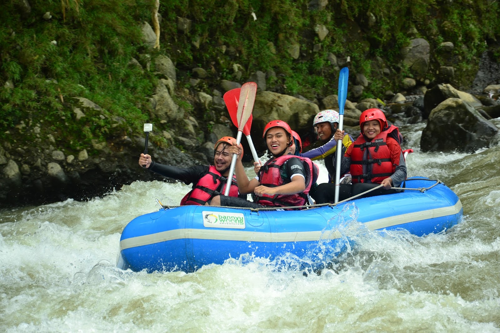 Sensasi 3 Jam Hanyut di Kali Serayu - North Backpacker