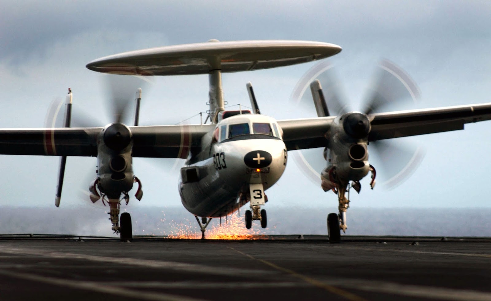 Terrifying Carrier Landing of US Navy E-2C Hawkeye AEWAC Aircraft.
