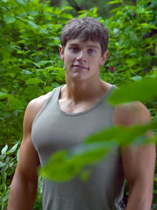 Músculos y pollas: Adam Corelli