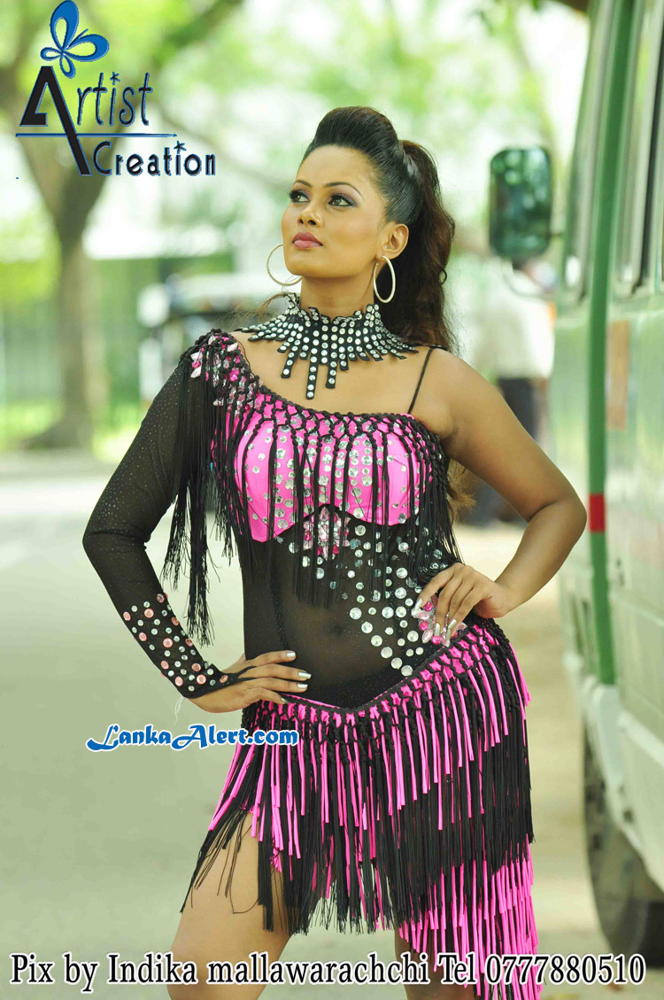 Sri Lanka fashion blog: Sri Lankan popular actress Menaka peiris