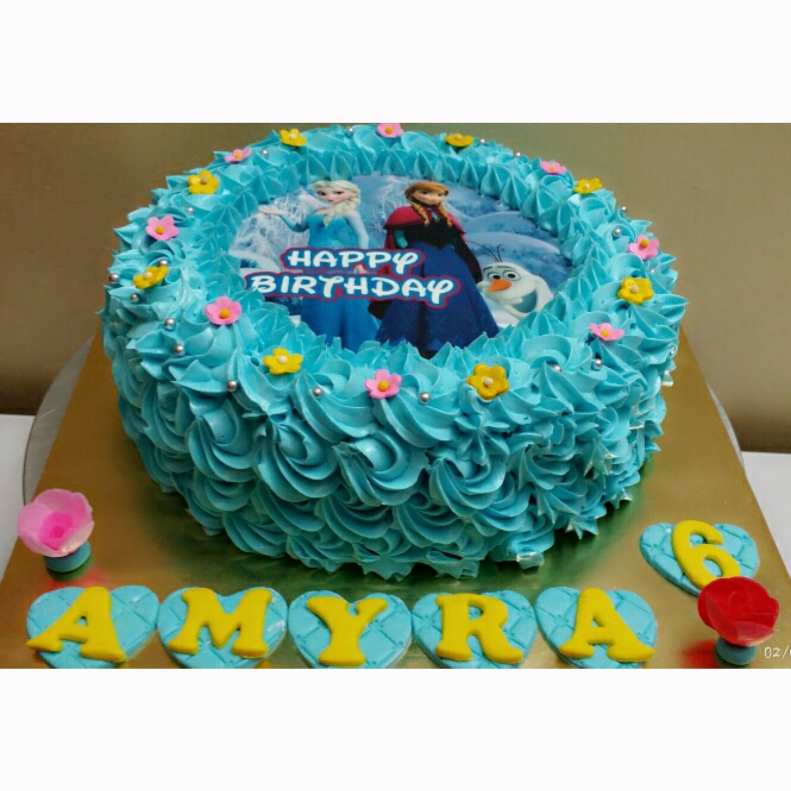 LISA HOMEMADE CAKES & COOKIES: KEK DAN CUPCAKES TEMA FROZEN PRINCESS ...