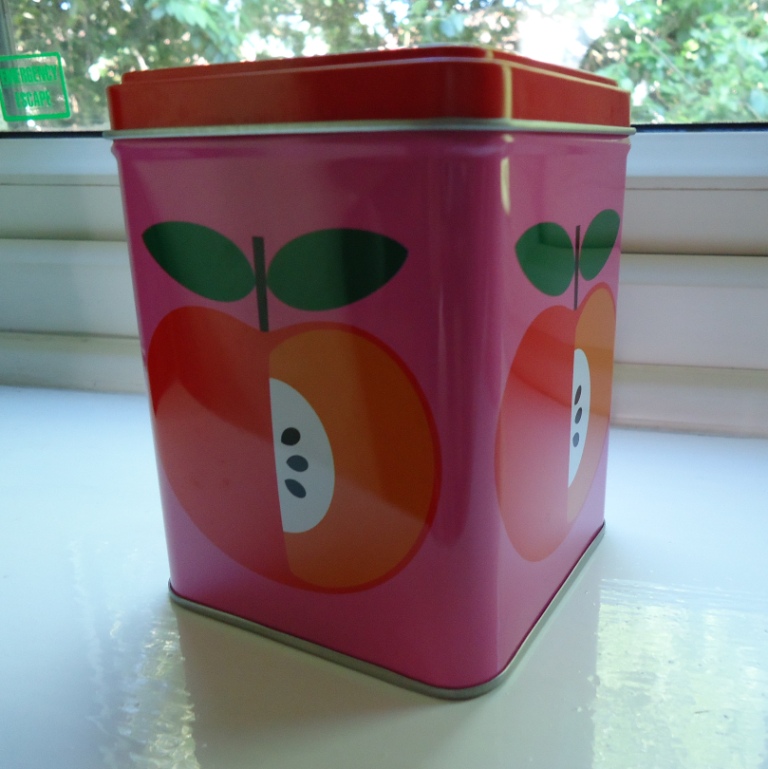 A Playful Stitch: Tiger-tastic Apple Tin!