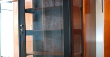 28+ Model Lemari Kaca Hias Minimalis, Ide Baru!