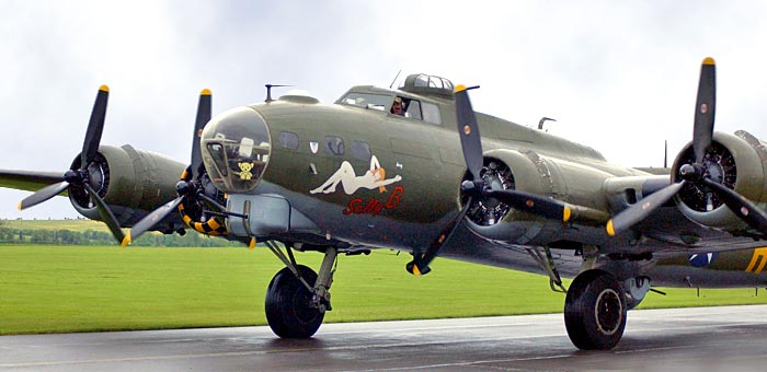 sarisaringketektyur: famed WW2 Flying Fortress