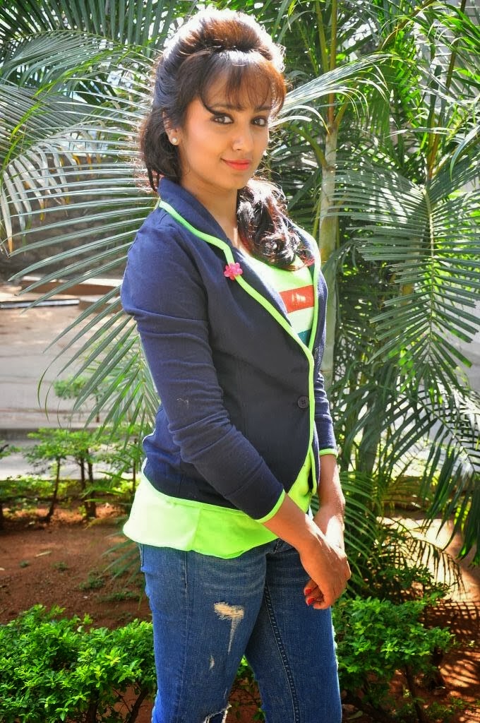 Actress Teju Latest Cute Stills | Spicy Photo Gallery and Latest Movie ...
