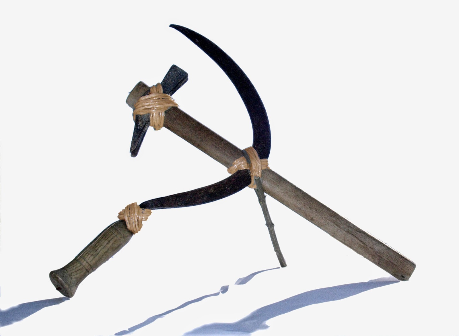 Falce e Martello. Installazione Anno 2006 | Arte Contemporanea di ...