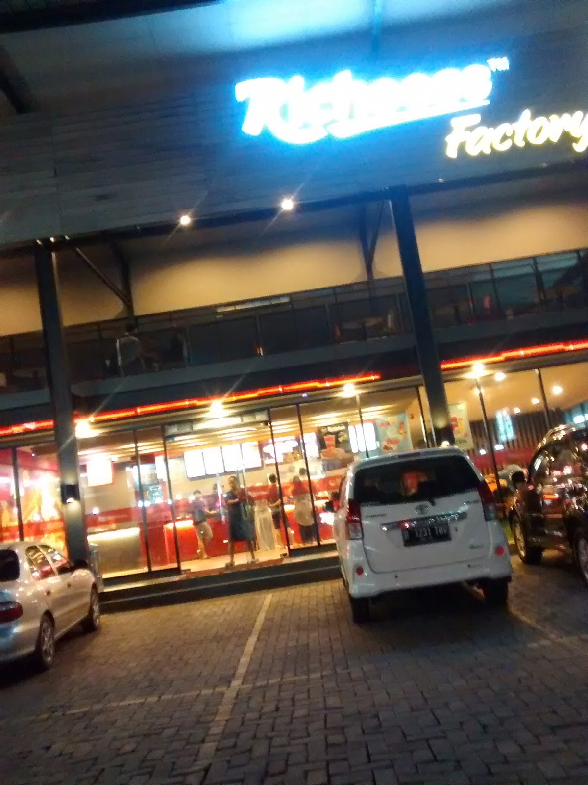 Review Makanan Di Richeese Factory