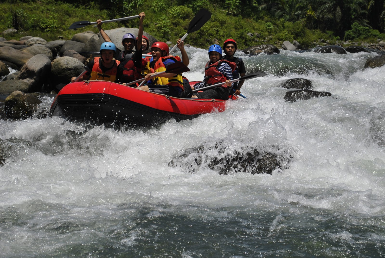 RAFTING: NATURAL SPORT IN NORTH SUMATRA | Lorion TraveLOVER