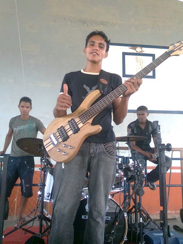 P.E.A.S.C Yallon e Tânia: Banda Adoração Profética