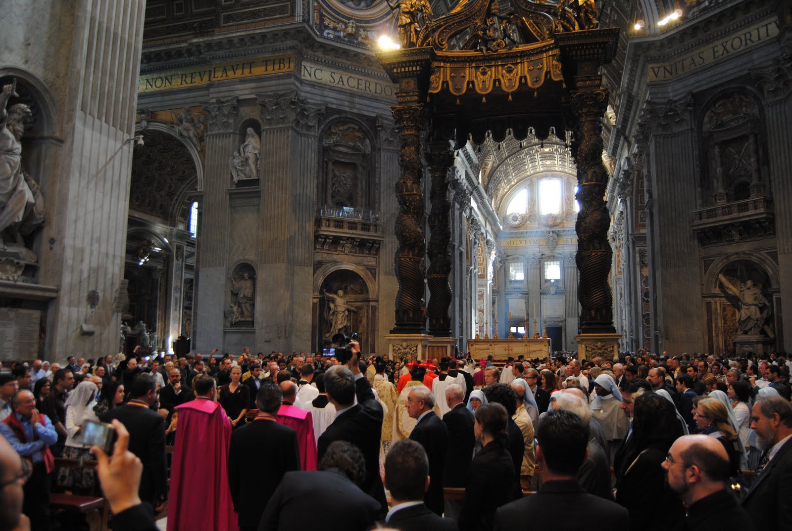 RORATE CÆLI: Mass at the Altar of the Chair of Saint PeterVatican Basilica