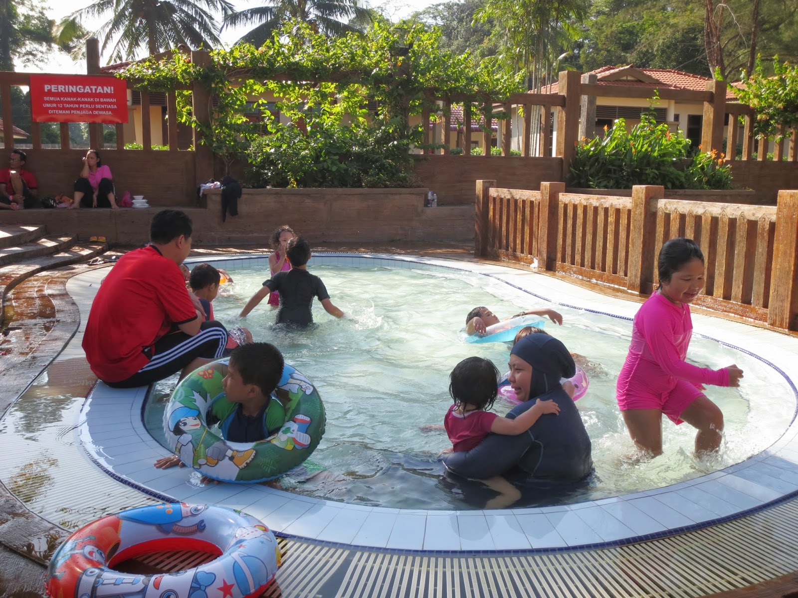 NAZRI DUIT ANTIK & SYILING LAMA: Hari Keluarga @ Merdeka Beach Resort ...